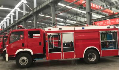 Cina Capacità a ruote del camion 4000L di estinzione di incendio della schiuma di HOWO 6 per la foresta in vendita