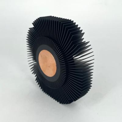 China Zonnebloemprofielen Uitgedreven Aluminium Heatsink AL6063 met Koperkern Te koop