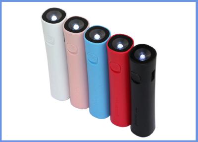 Cina La Banca mobile esile ricaricabile 2600mAh di potere del cilindro con la torcia del LED in vendita