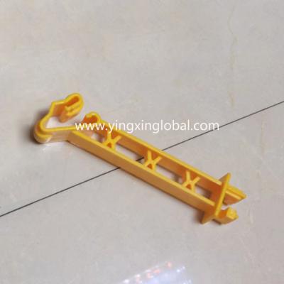 China INS009 Fencing Plastic Insulator Simplify To Fasten Through Tapes Rope for sale
