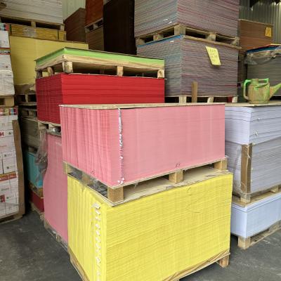 Cina Carta di stampa offset senza legno a colori con materiale di rivestimento PE Ordine personalizzato accettato in vendita