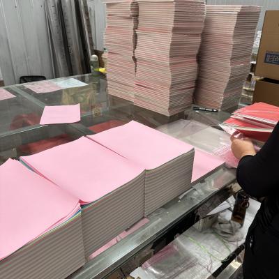 Cina Carta di stampa offset senza legno a colori con materiale di rivestimento PE Ordine personalizzato accettato in vendita