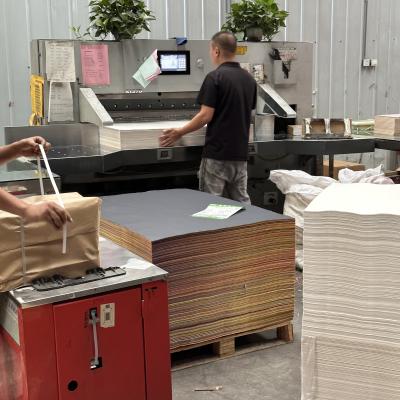 Cina Carta di stampa offset senza legno a colori con materiale di rivestimento PE Ordine personalizzato accettato in vendita