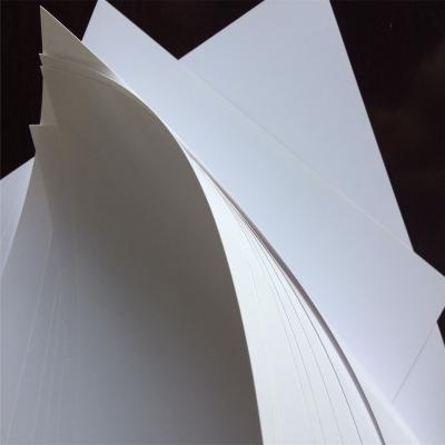 China Impressão offset Compatível Duplo Lado Revestido Branco C2S Papel de Arte Brilhante para Folhetos à venda