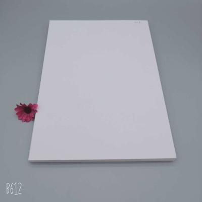 Cina 210/230/250/270/300/350/400gm Pelle vergine di grado alimentare Piccolo avorio/FBB per imballaggio alimentare in vendita