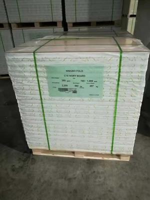 Cina 210/230/250/270/300/350/400gm Pelle vergine di grado alimentare Piccolo avorio/FBB per imballaggio alimentare in vendita