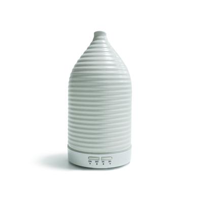 Cina Appartamento semplice bianco essenziale ceramico moderno 9*18.5cm dell'aroma 120ml del diffusore dell'olio in vendita