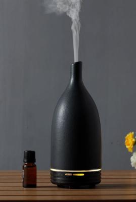 Cina Casa ceramica Hotle della luce di Mini Humidifier Aroma Diffuser With LED del nero del mestiere 100ml in vendita