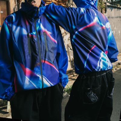 China Custom Gradient Hooded Men's Jacket with 300grams Nylon Windproof Streetwear Jacket for sale