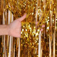 China Customization Gold Tinsel Backdrop Plastic Tinsel Wall Backdrop for sale