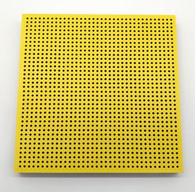 Cina 16/16/8mm MDF Formica laminato Legno pannelli acustici perforati soffitto piastrelle Tavola muraria in vendita