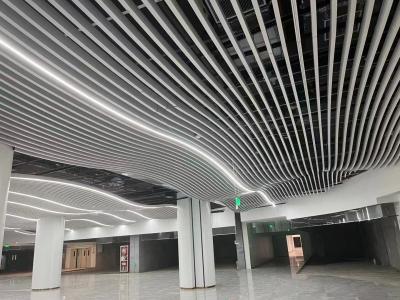 Κίνα Μεταλλουργία Γραμμικές πλάκες οροφής Πίνακες προφυλακτήρων Πίνακας απορρόφησης ήχου από σύνθετο αλουμίνιο προς πώληση