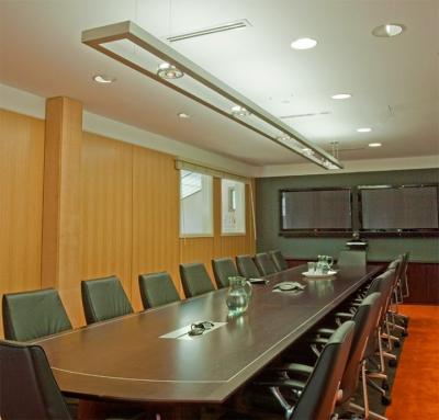 Китай 4'x8' Офисная дубовая фанера микро перфорированные акустические деревянные панели звукопоглощающая доска продается