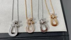 U‑Shape Horseshoe Buckle Pendant Necklace Multi‑Tone Women Jewelry