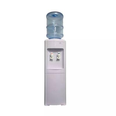 Cina Materiale PC Bottiglia d'acqua da 5 galloni Corpo rotondo Riutilizzabile per distributore d'acqua in vendita