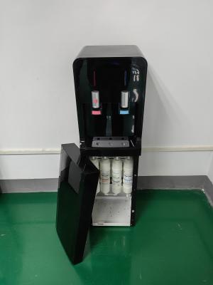 中国 シルバー黒色塗装と無料設置の温冷飲料水配給器 販売のため