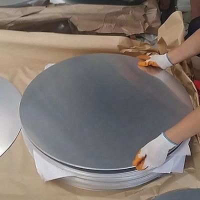 Cina Strato di alluminio 1050 1060 del disco del cerchio di ASTM un rivestimento 0.5mm spessi di 1100 mulini 1mm 1.2mm per le friggitrici in vendita