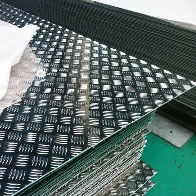 Cina AISI 1060 Aluminum Alloy Checkered Plate Sheet 5 Bar 1.5mm Embossed Diamond 1200mm Width in vendita