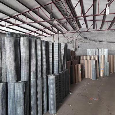 China Galvanized 14 Gauge Welded Wire Rolls Balanced Flexibility & Rigidity for sale