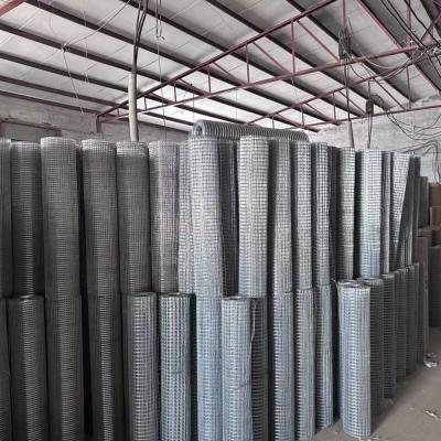 China Galvanized 14 Gauge Welded Wire Rolls Balanced Flexibility & Rigidity for sale