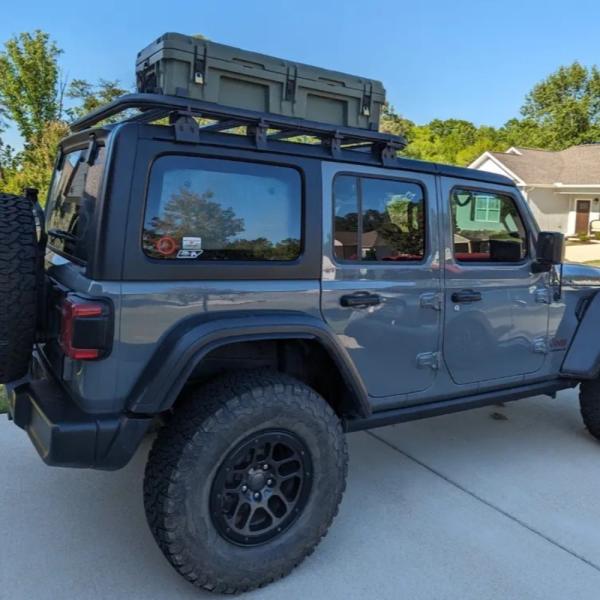 Quality Rugged Storage Case Quick Car Rooftop Mounts Anti Theft On Roof Racks for sale