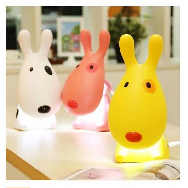 China Produto criativo novo do presente que carrega a luz reding da mesa da lâmpada do cão bonito à venda