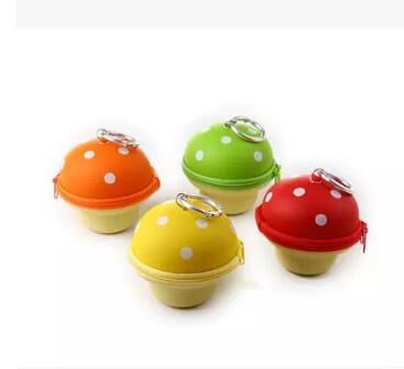 China Curvatura criativa nova da tração do organizador do cartão de banco da moeda da caixa de dinheiro do keychain do cogumelo do produto do presente à venda