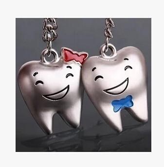 China Keyrings criativos novos do keychain do presente de casamento do dente do sorriso do produto do presente à venda