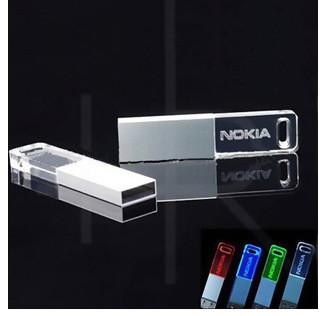China Disco de cristal customed relativo à promoção novo da movimentação do flash do usb do logotipo com luz conduzida à venda