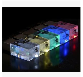 China Disco de cristal customed relativo à promoção novo da movimentação do flash do usb do logotipo com luz conduzida à venda