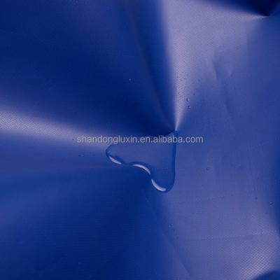 China Dimensões personalizáveis Tela de PVC azul Material durável Largura máxima de 2 m para cobrir itens à venda