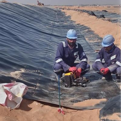Cina Fogli di geomembrana in HDPE standard ASTM GRI-GM13 per stagno di acquacoltura di larghezza da 1m a 8m in vendita
