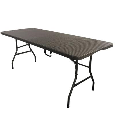 Cina Stile di design contemporaneo Tavolo da campeggio in plastica pieghevole portatile con strisce in vendita