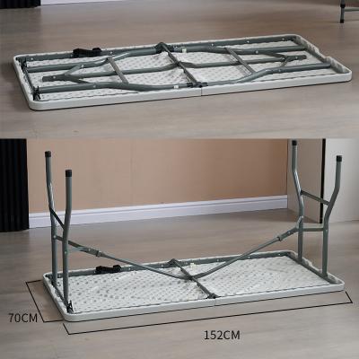 Cina Stile di design contemporaneo Tavolo da campeggio in plastica pieghevole portatile con strisce in vendita