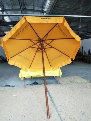 Cina Arredamento esterno Push Open Pin Stop Impermeabile Parasole Ombrello Indonesia Legno duro in vendita