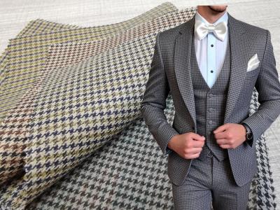 China 300 GSM Lightweight Wool Blend Suiting Fabric with 10% Wool, 70% Polyester, and 20% Rayon for sale