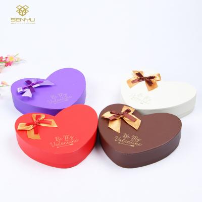 Cina contenitore a forma di cuore grigio di cioccolato della carta del cartone 1200g che imballa con l'inserzione del divisore in vendita