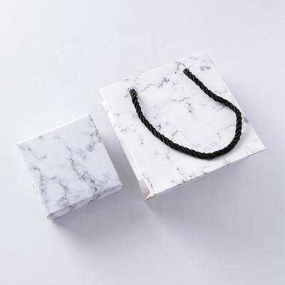 Cina Il braccialetto dell'orecchino del pendente suona il materiale di carta modellato marmo d'imballaggio del contenitore di collana in vendita