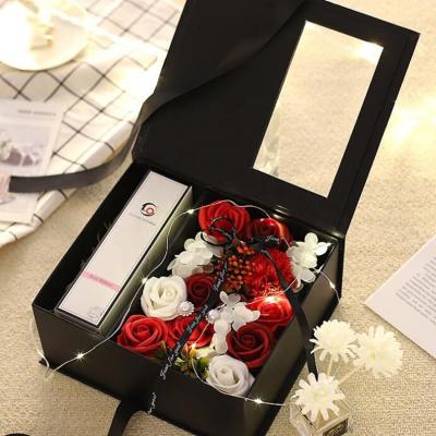 Cina Il fiore d'imballaggio di separazione concentrare di lusso di vendita della finestra del contenitore caldo di fiore inscatola il contenitore di regalo di nozze in vendita