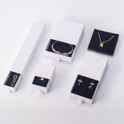 Cina Contenitore di lusso dolce di anello che imballa i materiali riciclati gioielli romantici su ordinazione in vendita