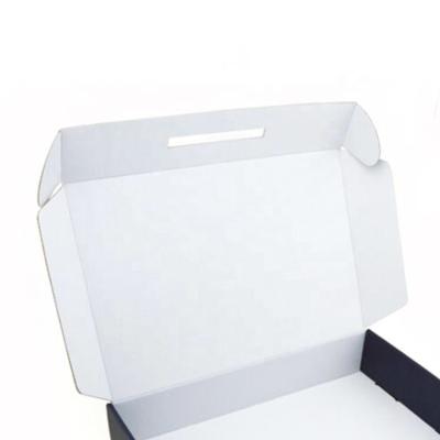 China Cajas de envío acanaladas negras mates protectoras con la capa ULTRAVIOLETA de la tapa en venta