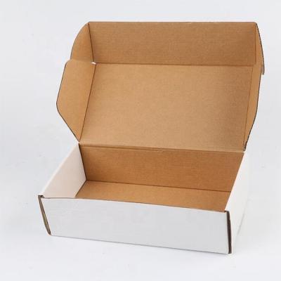 China Weißes gewölbtes Verschiffen-Kasten-kundenspezifisches Logo-glattes Flugzeug-Mattverpacken zu verkaufen