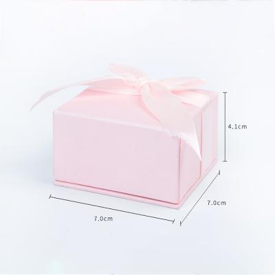Cina Contenitore d'imballaggio del pendente di anello di carta della collana con forma rosa del quadrato dell'arco in vendita