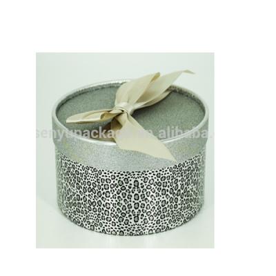 China Printed Beautiful Kraft Paper Tube Packaging For T Shirt for sale