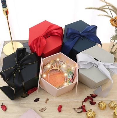 Cina L'esagono ha modellato il contenitore di regalo di Natale che imballa con i coperchi in vendita