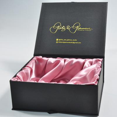 Cina Contenitore di regalo della falda di CMYK 800gsm con la chiusura del nastro in vendita