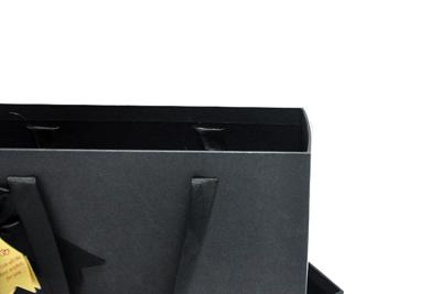 Cina Contenitore di regalo spesso decorativo grazioso di 0.95mm che imballa con le maniglie in vendita