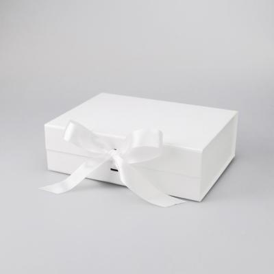 China Handmade Paper Box Packaging 600gsm Bow Packaging Box for sale