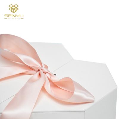 中国 中心の形の半分の花およびギフトの幸せなValentiday党が付いている開始ペーパー ギフト用の箱 販売のため
