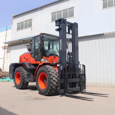 Cina China 3.5 4 5 6 7 Ton Forklift Off Road 4WD 4X4 All Rough Terrain Forklift Diesel Truck in vendita